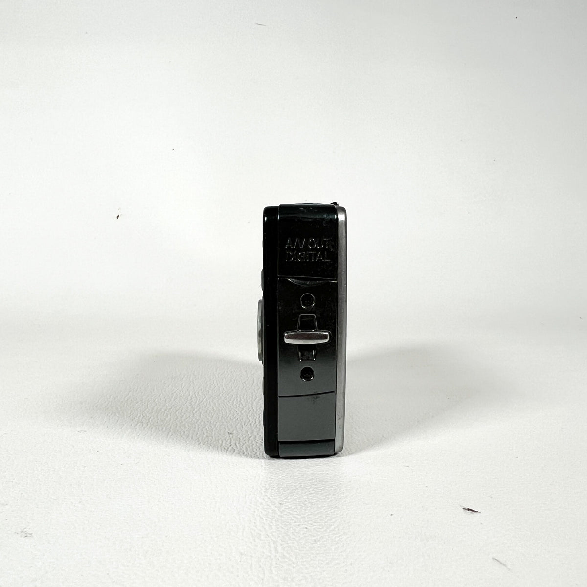 Modern 2007 Canon PowerShot SD750 Digital ELPH Camera – CobbleStore Vintage